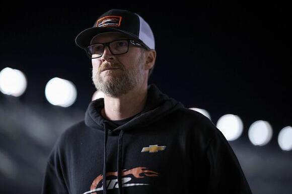Dale Earnhardt Jr and Michael Jordan caught in confusing Daytona 500 ...