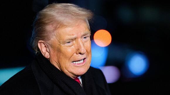 Donald Trump flashes his cankles in front of world leaders amid health ...