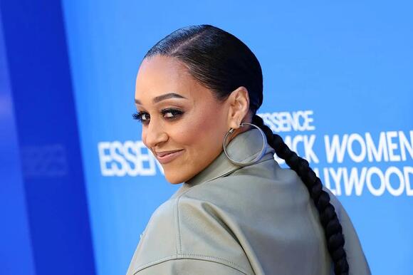 Tia Mowry’s Mystery Man Revealed After Packing On The PDA In Viral ...