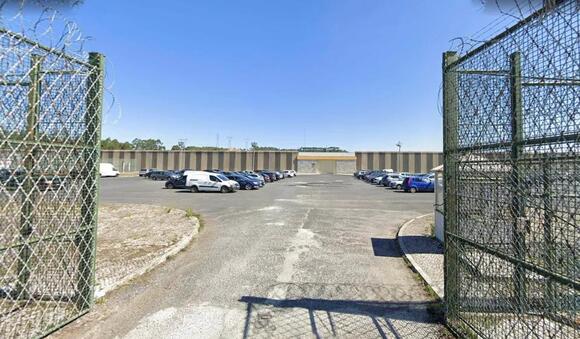 Violent British prisoner on the run after ‘using a ladder to escape ...