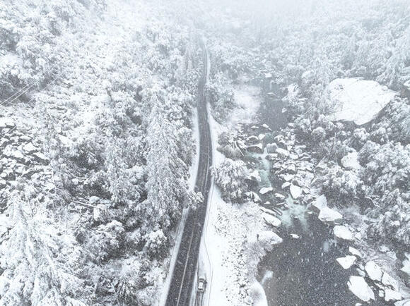 Spectacular images capture Yosemite blanketed in heavy snow as lethal ...
