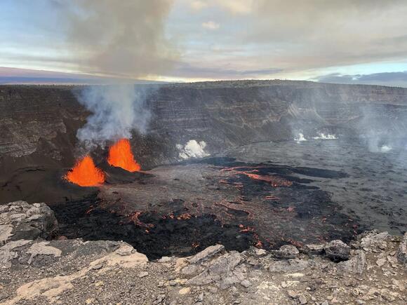 Five facts about Kilauea as Hawaii’s volcano roars back to life soaring ...