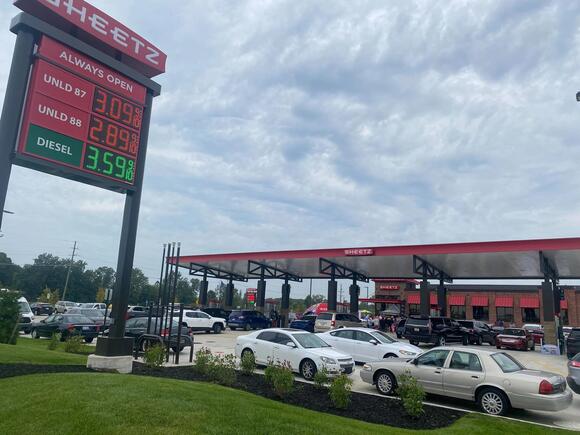 Hundreds attend Sheetz grand opening in Romulus as popular gas station ...