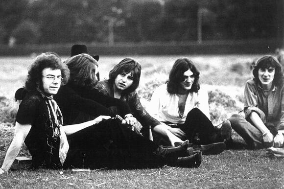 Rockers + Fans Pay Tribute to Grateful Dead Co-Founder Bob Weir - NewsBreak