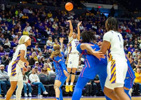 Kim Mulkey Reveals LSU’s Locker Room X-Factor After 89–60 Win vs ...