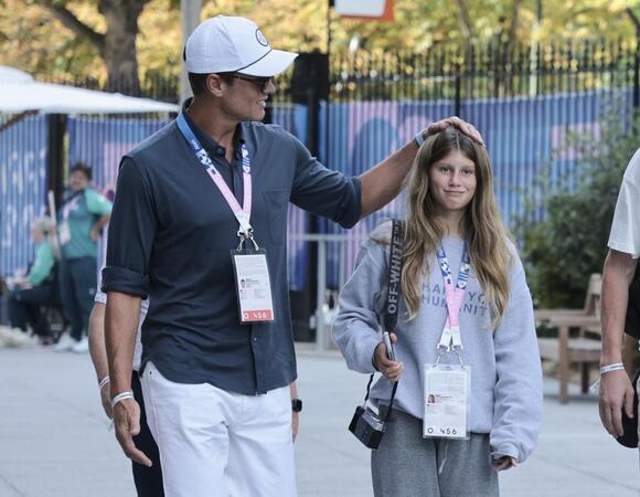 Tom Brady & Daughter Vivian’s Secret Handshake Is Getting a Strange ...