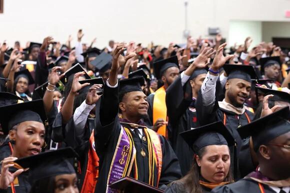Howard University Makes Up For Viral Graduation Snafu With Special ...