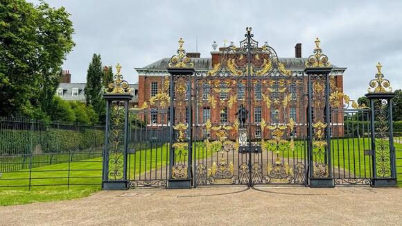 Five Cops 'Temporarily Banned' From Kensington Palace Duties After ...