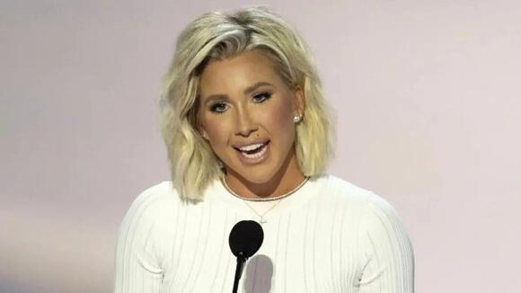 Savannah Chrisley Debuts 'Protective' New Boyfriend as She Quotes ...
