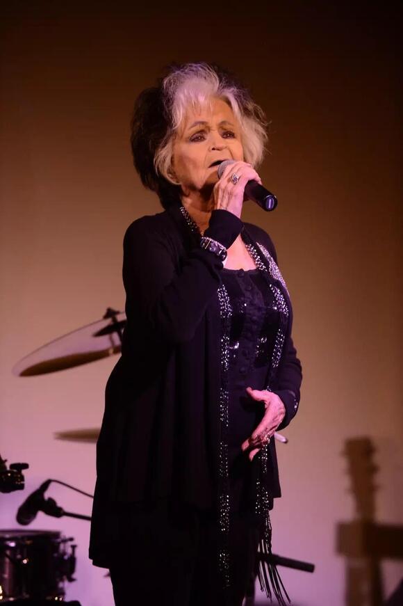 Tracy Lawrence Grateful After Thanksgiving Miracle - NewsBreak