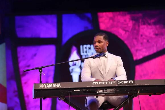 Kirk Franklin Premieres New Single “All Things,” Talks 2023 Exodus ...