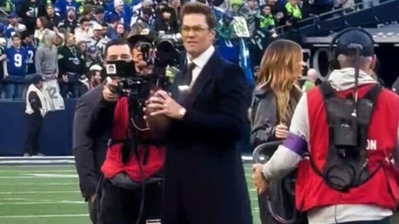 Eagle-Eyed Fans Noticed Tom Brady’s Odd Nervous Twitch On The Field ...