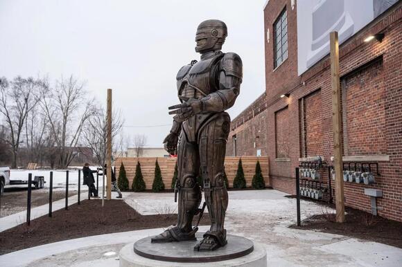 Detroit unveils 10-foot RoboCop statue - a pop-culture moment with a ...