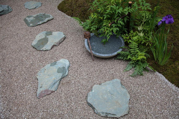 Ditch The Concrete Pavers: Gravel Started Taking Over Outdoor Spaces ...