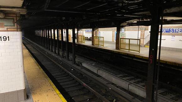 MTA installs safety barriers at Manhattan subway station - NewsBreak