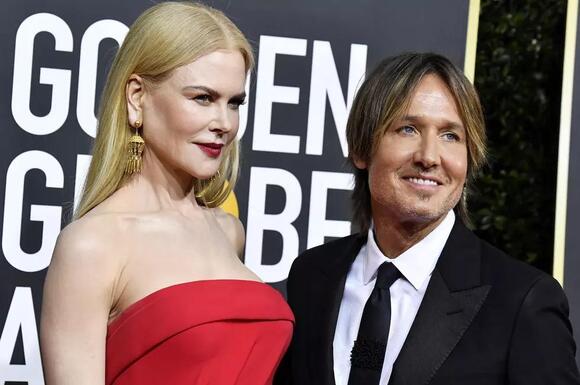 Ghislaine Maxwell Was Creeping on Paris Hilton—and She Had No Idea ...