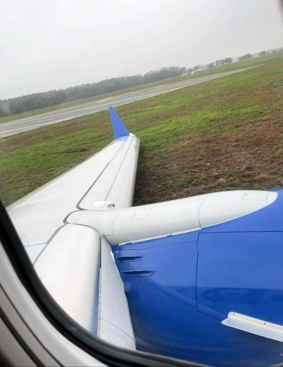 United flight goes off runway and rolls ‘on to the grass,’ forcing ...