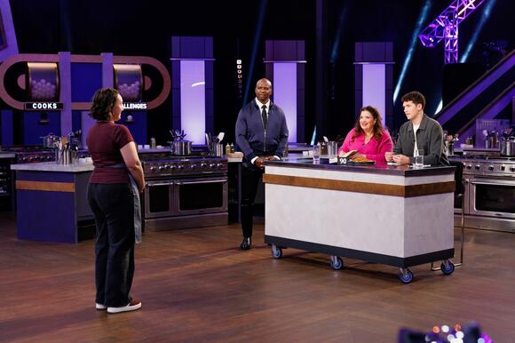 ‘100 Cooks’: What to Know About Food Network’s Sprawling New ...