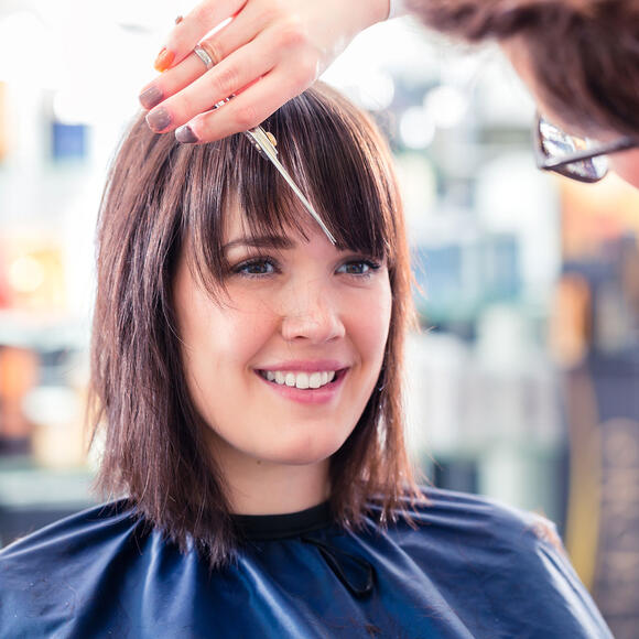 A Stylist Shares A Chic Blunt Lob Haircut For Fine Hair That Can Give ...