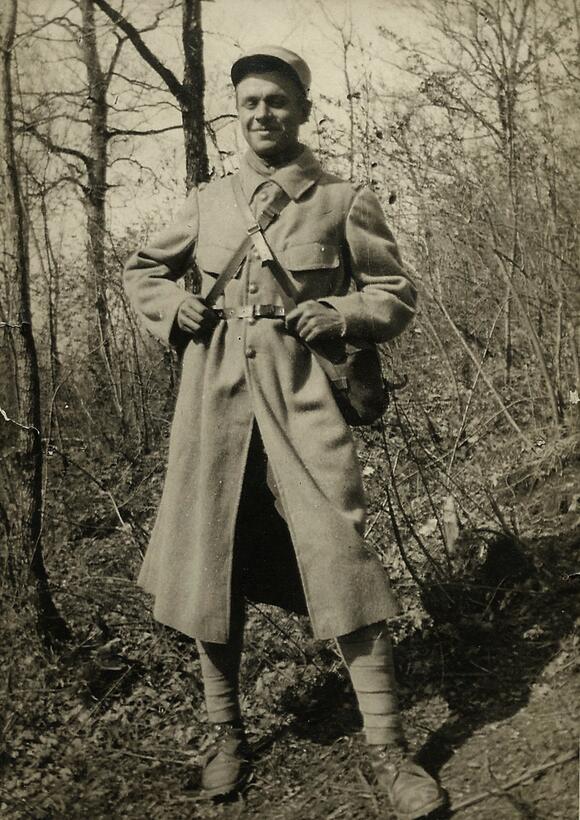 20 Vintage Images Of Combat Medics From The Past (1940s-1990s) - NewsBreak