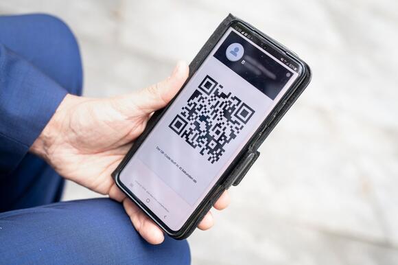 Beware: Check QR codes before you scan them to avoid 'quishing' scams ...