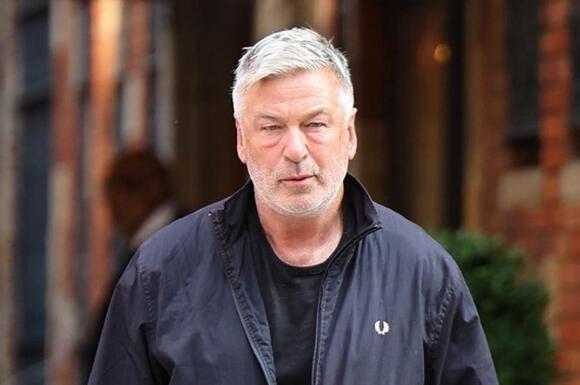 Alec Baldwin looks grumpy as prosecutor asks judge to reconsider ...