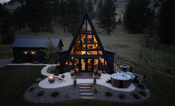 10 of the most wishlisted US Airbnbs for 2026, from a live-in sculpture ...