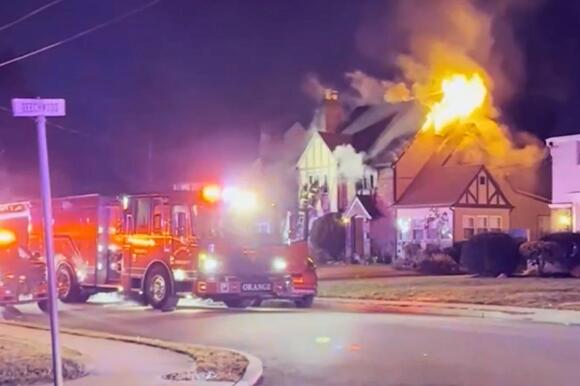 Sisters die trying to save disabled father from Thanksgiving fire ...