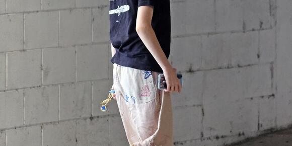 Angelina Jolie’s 17-Year-Old Daughter Vivienne Pulled Up to Michaels in ...