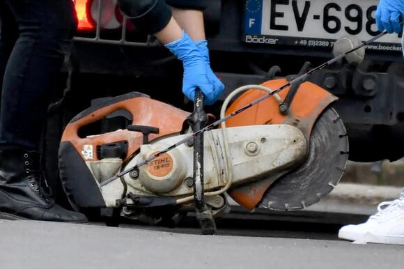 Louvre robbery footage captures thief cutting into jewel case with saw ...