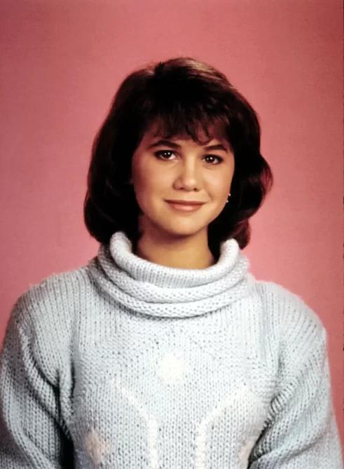 ‘Growing Pains’ Star Tracey Gold Shows Off Chic Grey Hair At 56 - NewsBreak