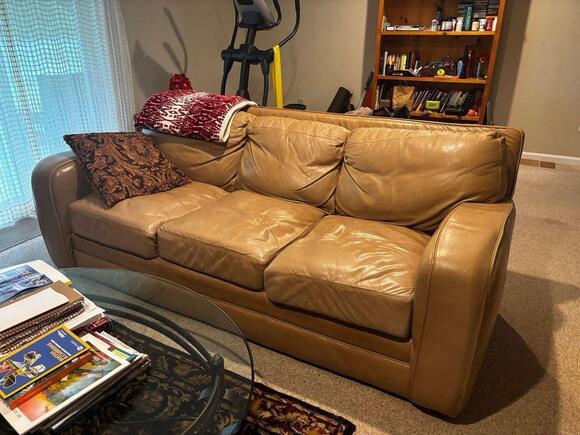 🎁 Freebies Up for Grabs in Norwalk — Furniture, Decor & More - NewsBreak