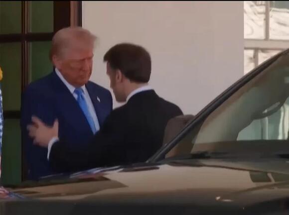 Donald Trump Gets Hit in the Face by a Reporter During a Press ...