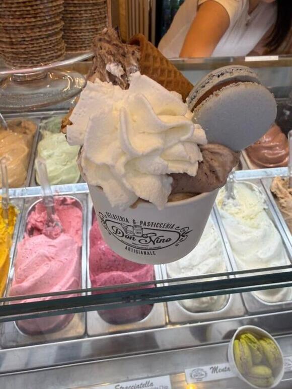 US tourists 'tricked' into paying 44 euros for two ice creams in Rome ...