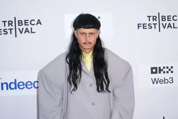 What did Oliver Tree do to Melanie Martinez? Relationship fanbase drama ...