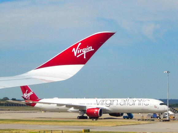 Virgin Atlantic Boeing 787’s windscreen cracks at 40K feet, forcing ...