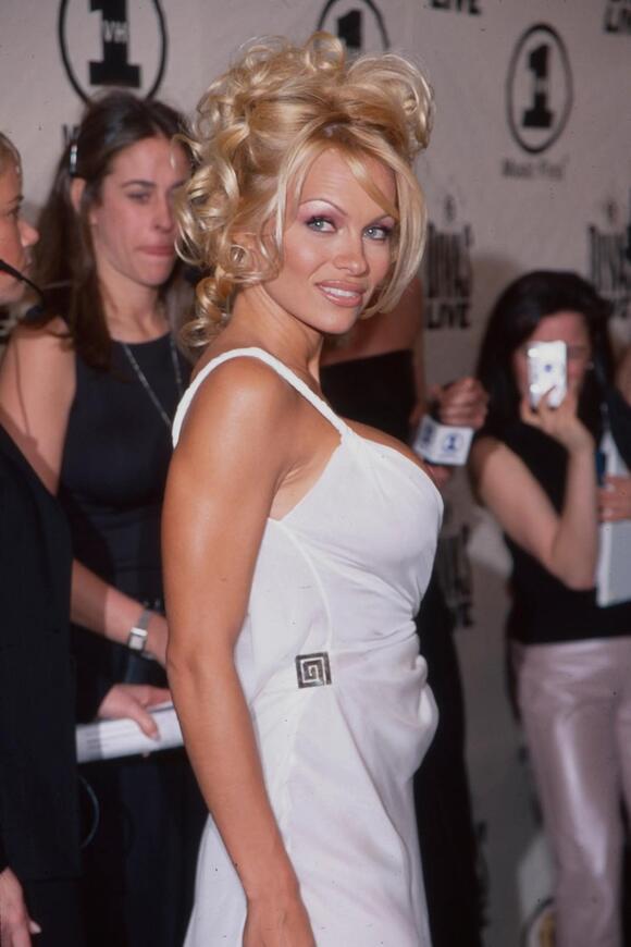 Pam Anderson’s no-botox skincare routine revealed — why she always ...