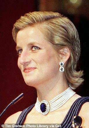 Newcastle footballer Anthony Gordon recreates Princess Diana's iconic ...