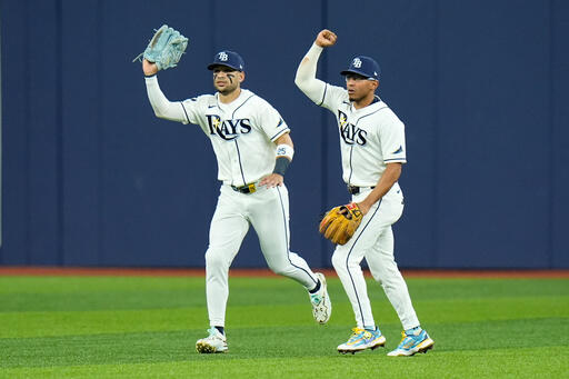 Yankees rookie Spencer Jones flies out off catwalk in Game 2 of ALDS at ...