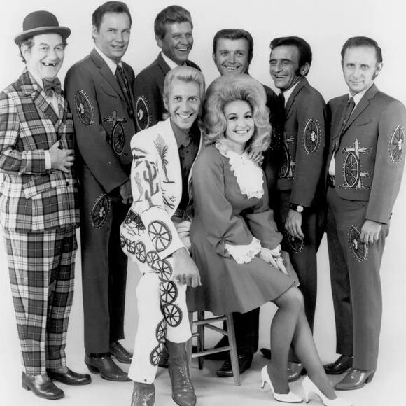 Sabrina Carpenter Salutes the Country Legends Who Raised Her During ...