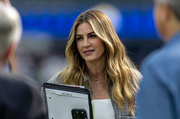 Erin Andrews slammed and told to 'cry a river' over 'tone deaf ...