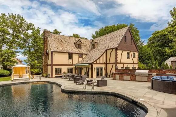 See Inside The New York's Legendary Godfather House - NewsBreak