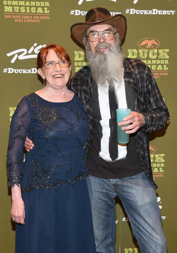 This ‘Duck Dynasty’ Couple Are Having Twins! [Photos] - NewsBreak