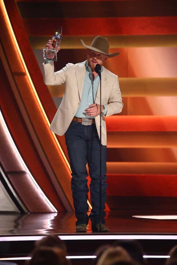 12 Unforgettable Moments from the 59th Annual CMA Awards - NewsBreak