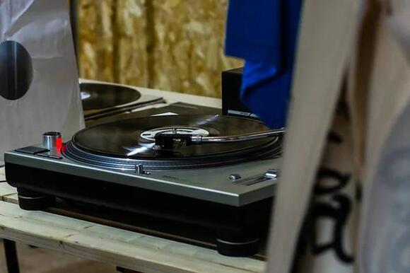 Best Places to Find Vintage Vinyl in the US - NewsBreak