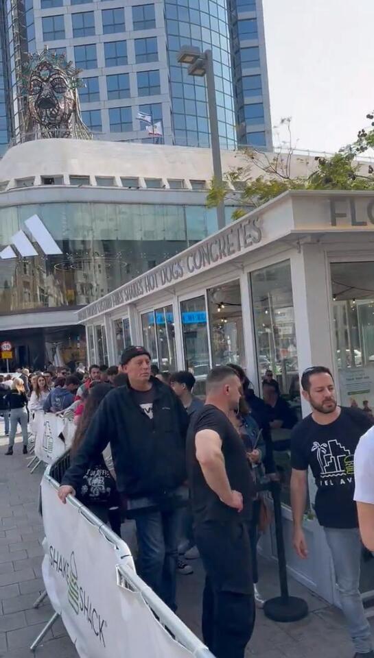 Shalom, Shake Shack! Burger chain's Israeli debut met with long lines ...