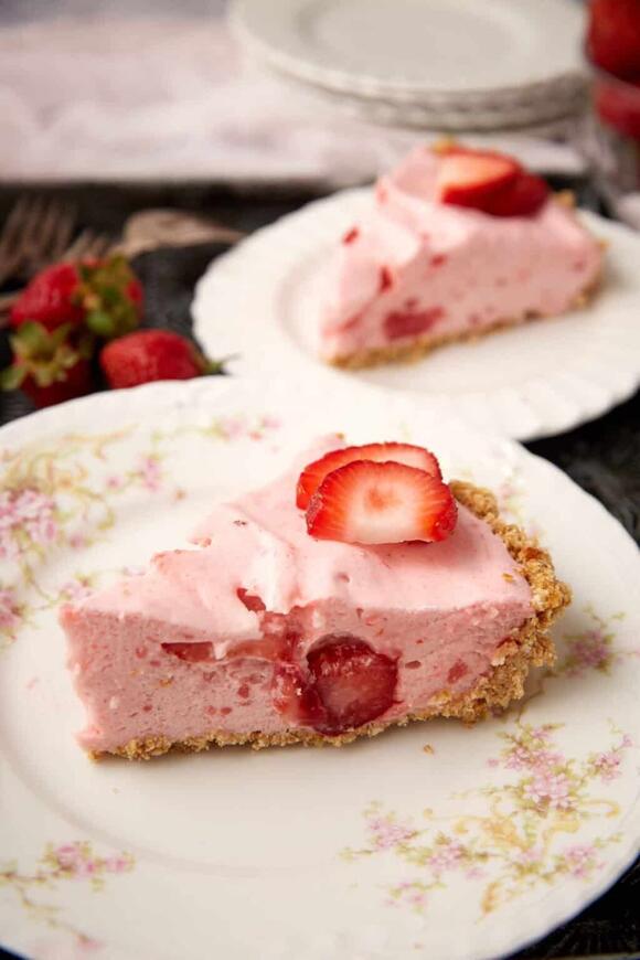 Strawberry Chiffon Pie That’s Light Without Being Fussy - NewsBreak