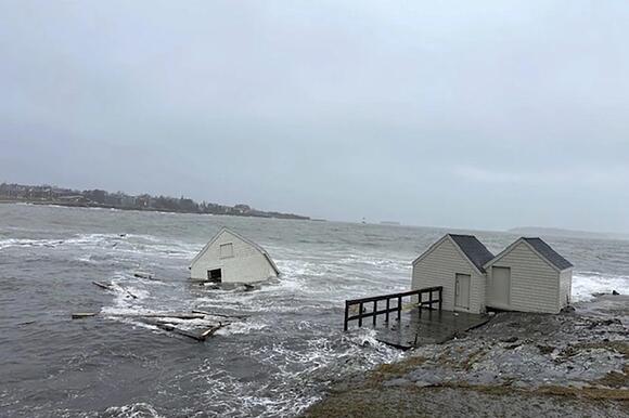 Photos show the moment Maine’s record high tide destroyed these more ...