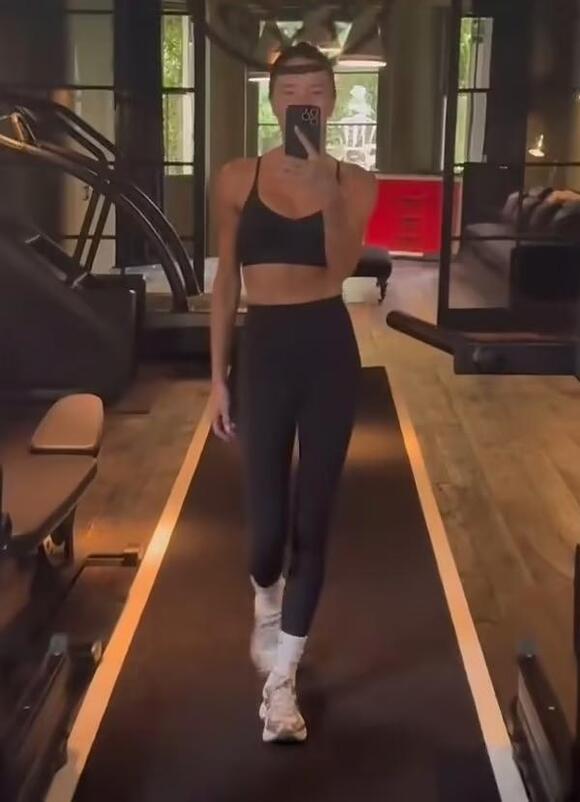 Exactly what Victoria Beckham eats in a day - NewsBreak