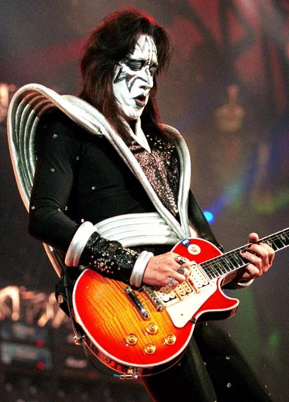 Remembering Ace Frehley - 35 Photos of the Former KISS Guitarist - NewsBreak